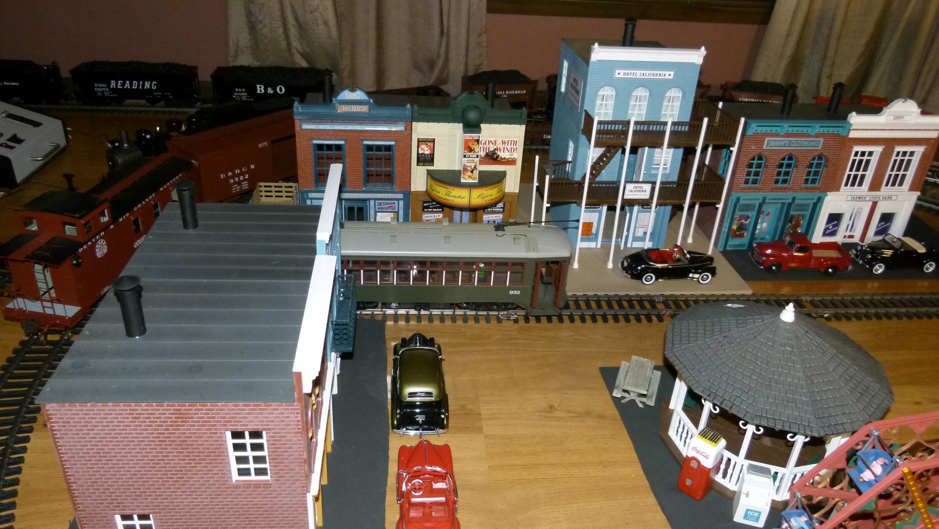 Chritmas Indoor Layouts - Indoor Layouts - G Scale Train Forum.com